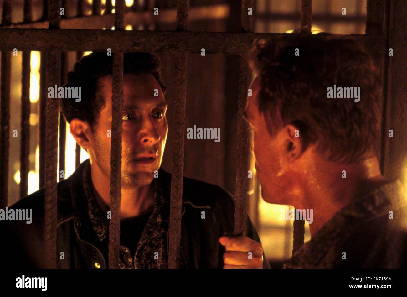 TURTURRO,SCHWARZENEGGER, COLLATERAL DAMAGE, 2002 Stock Photo - Alamy