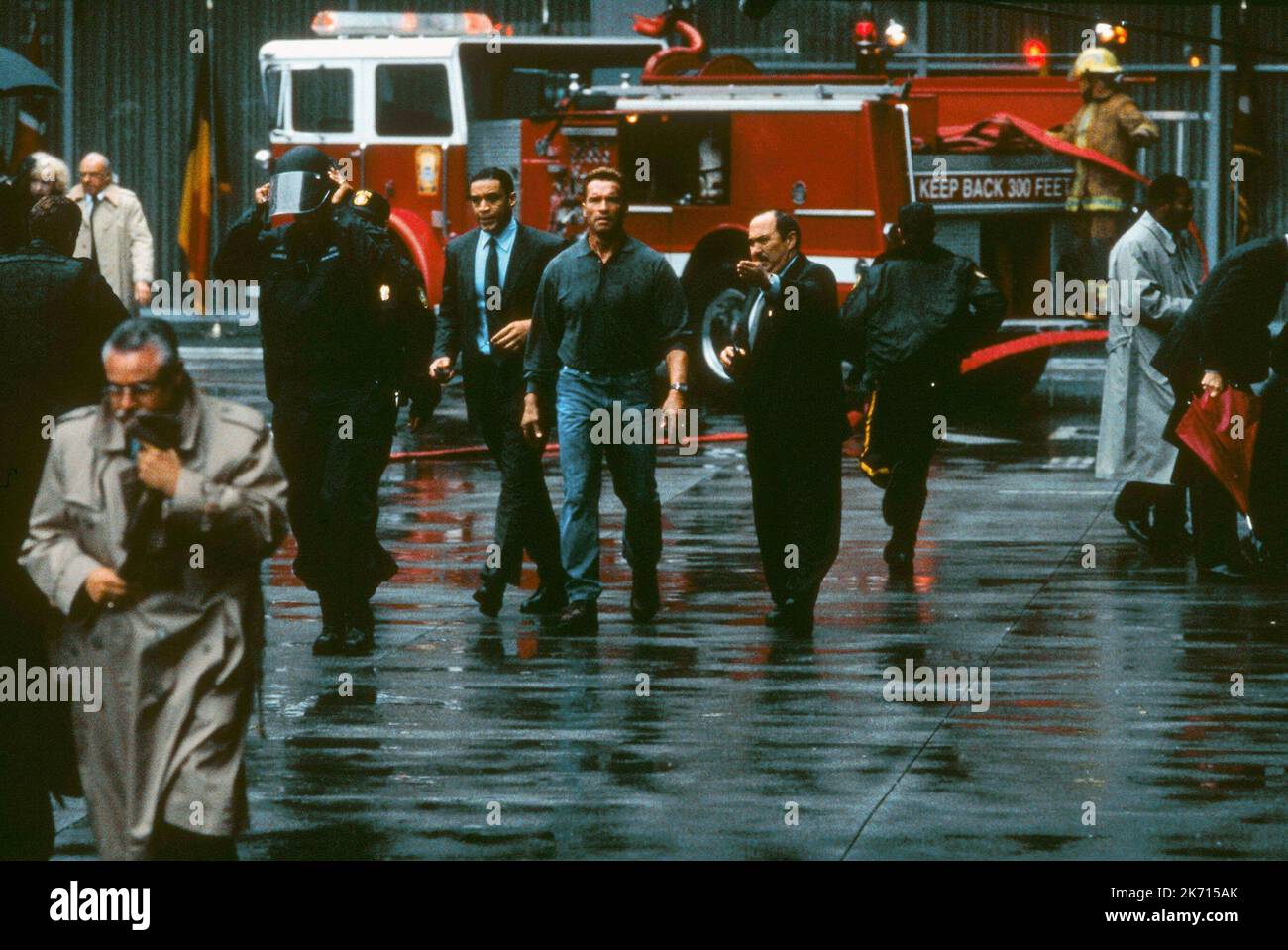 ARNOLD SCHWARZENEGGER, COLLATERAL DAMAGE, 2002 Stock Photo - Alamy