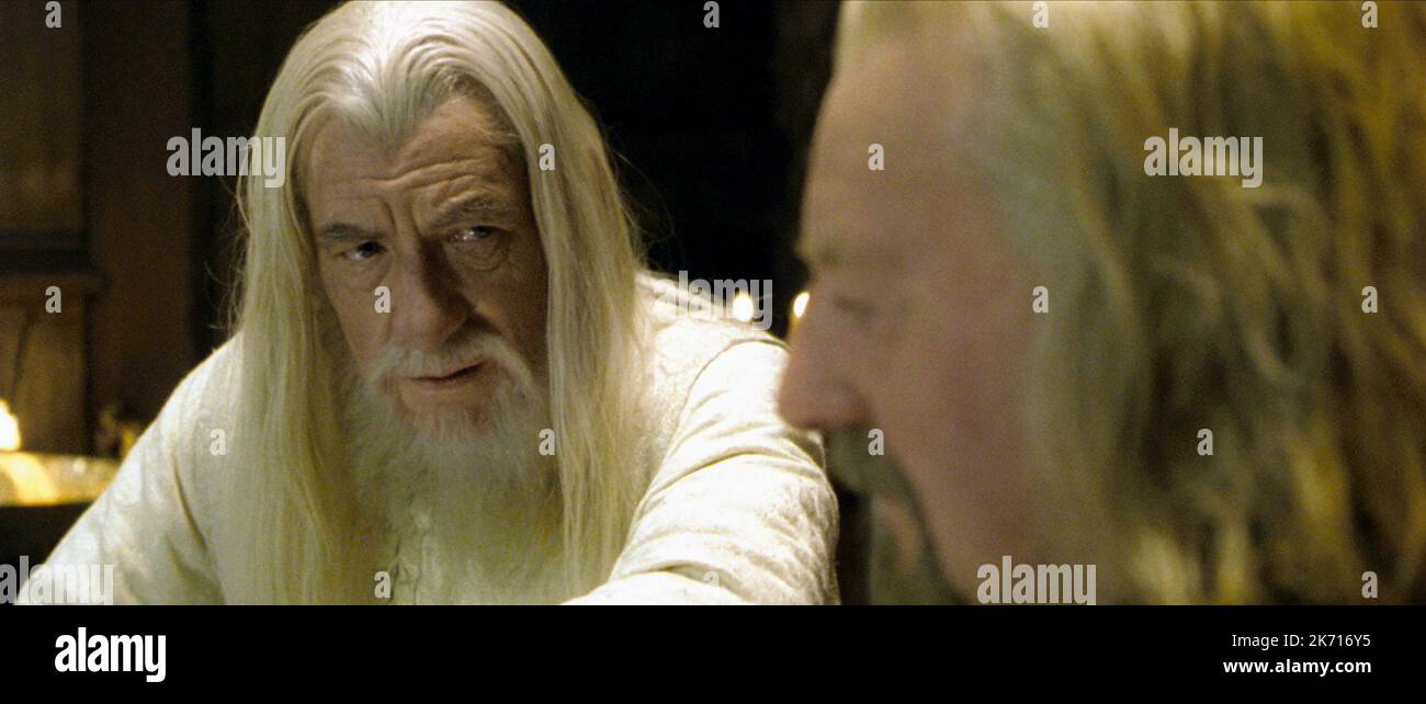 Lord of the rings movie still gandalf hi-res stock photography and ...
