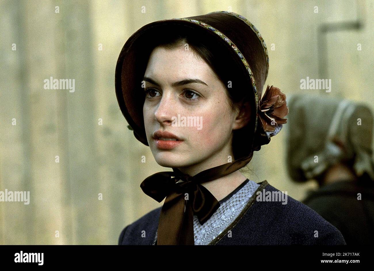 ANNE HATHAWAY, NICHOLAS NICKLEBY, 2002 Stock Photo - Alamy