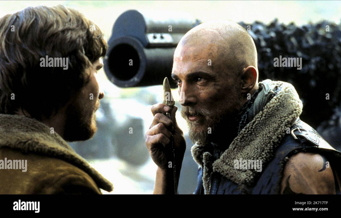 BALE,MCCONAUGHEY, REIGN OF FIRE, 2002 Stock Photo - Alamy