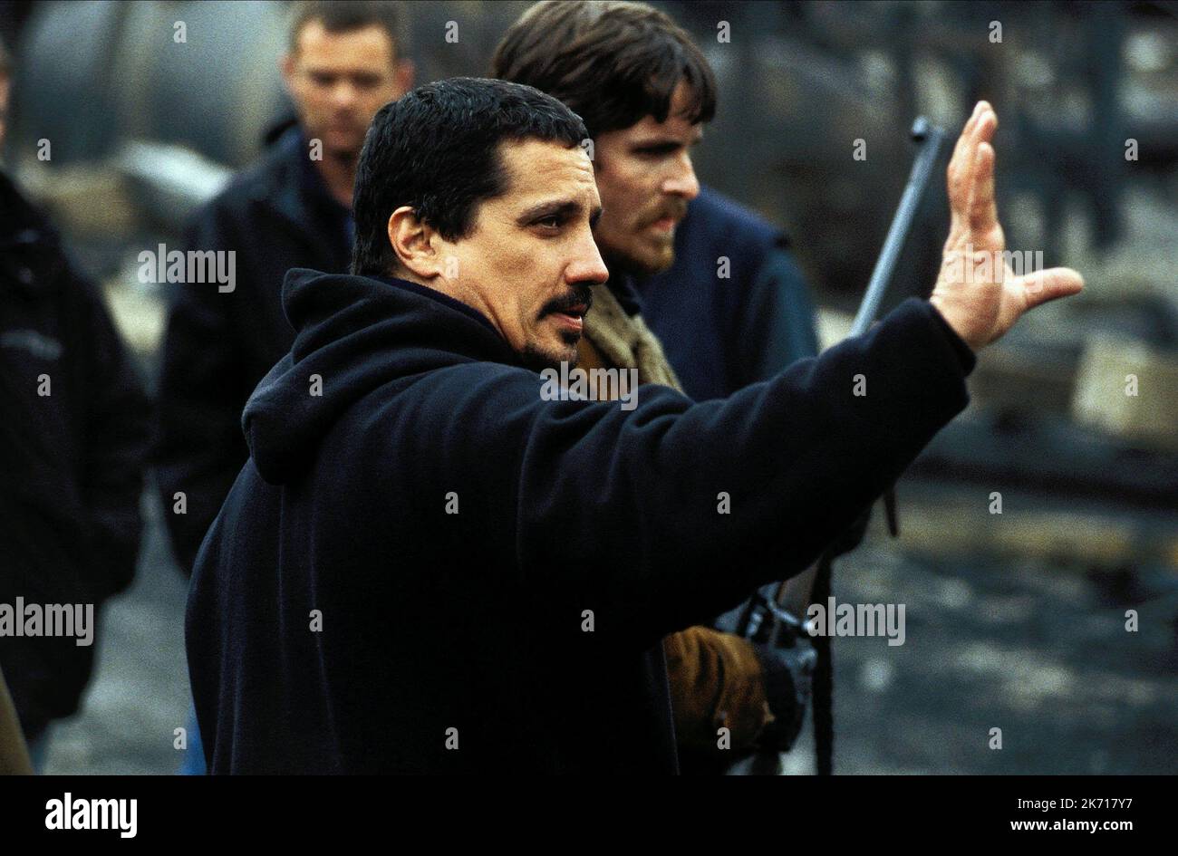 ROB BOWMAN, CHRISTIAN BALE, REIGN OF FIRE, 2002 Stock Photo - Alamy