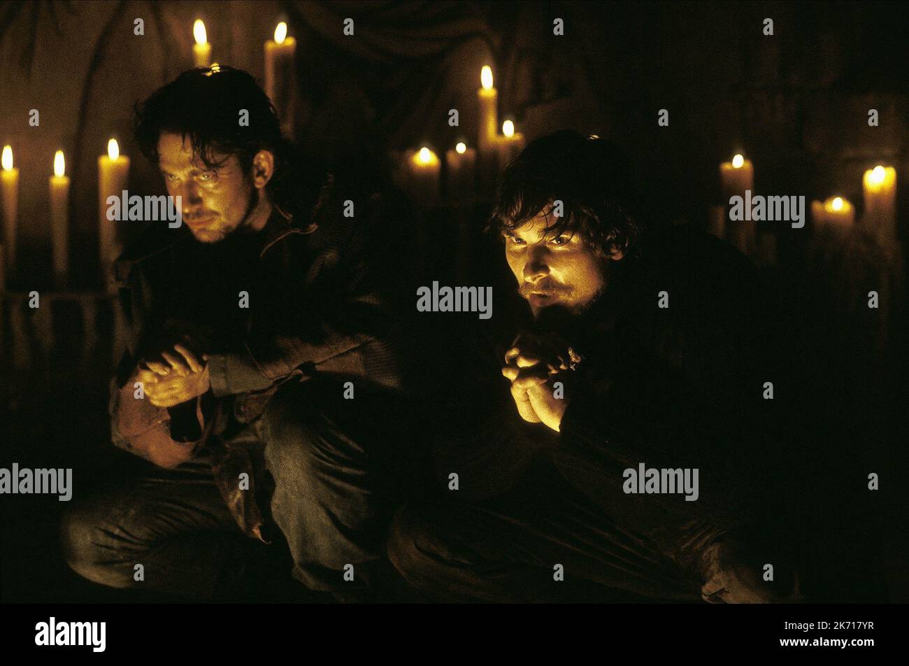 GERARD BUTLER, CHRISTIAN BALE, REIGN OF FIRE, 2002 Stock Photo - Alamy