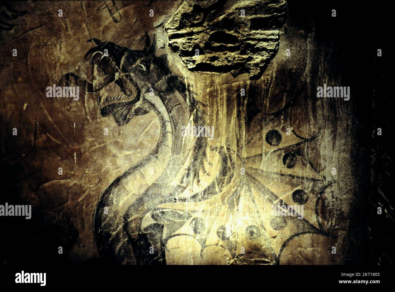 Drgon artwork on wall hi-res stock photography and images - Alamy