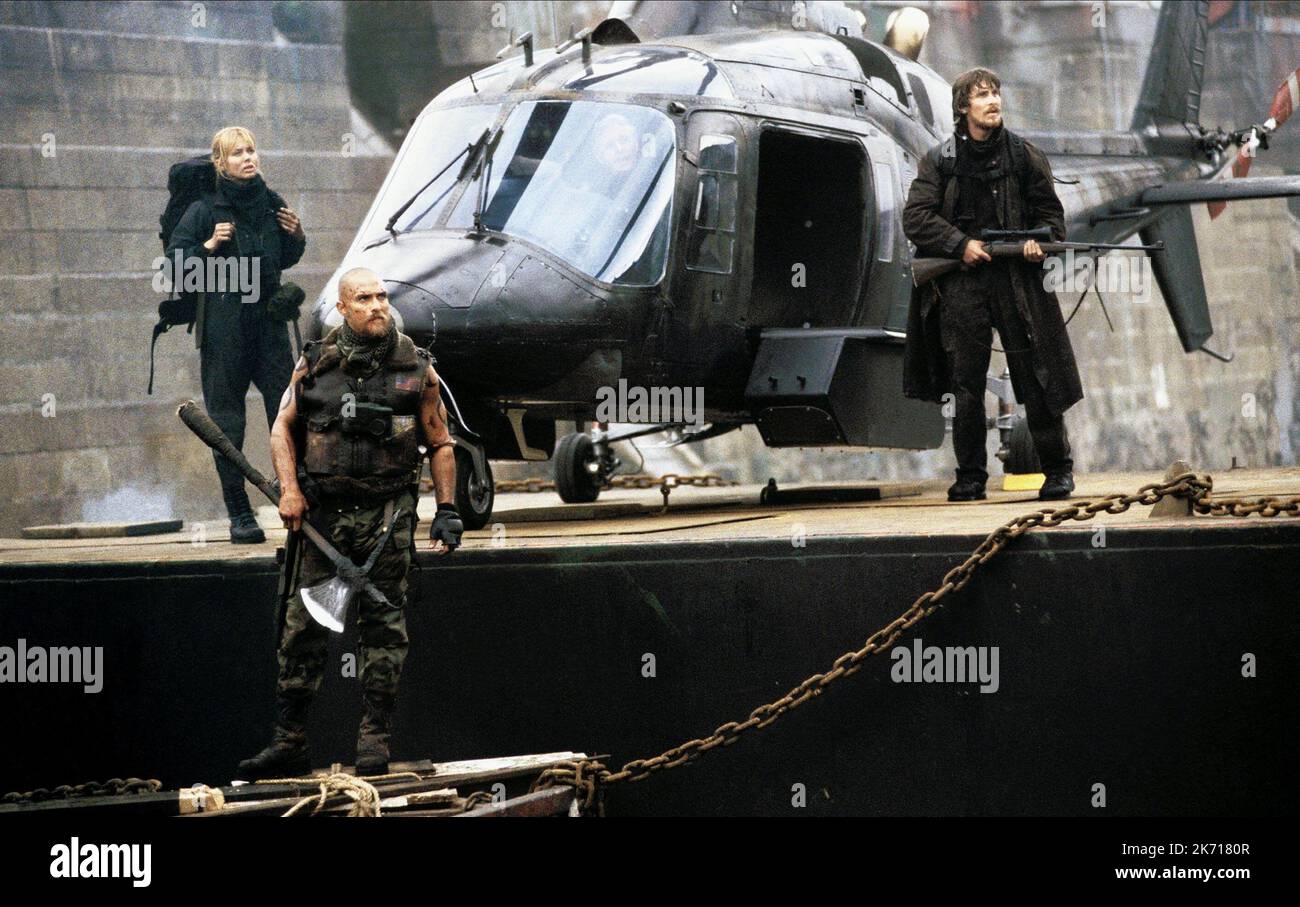SCORUPCO,MCCONAUGHEY,BALE, REIGN OF FIRE, 2002 Stock Photo - Alamy
