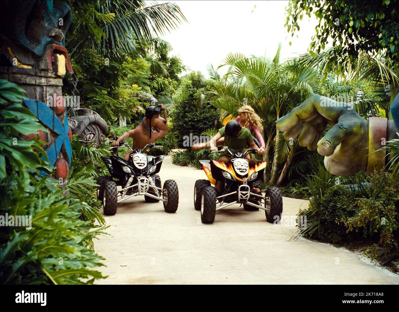 Isla fisher scooby doo hi-res stock photography and images - Alamy