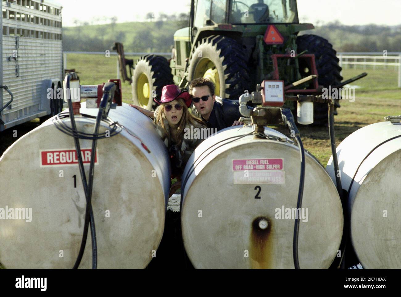 ELIZABETH HURLEY, MATTHEW PERRY, SERVING SARA, 2002 Stock Photo - Alamy