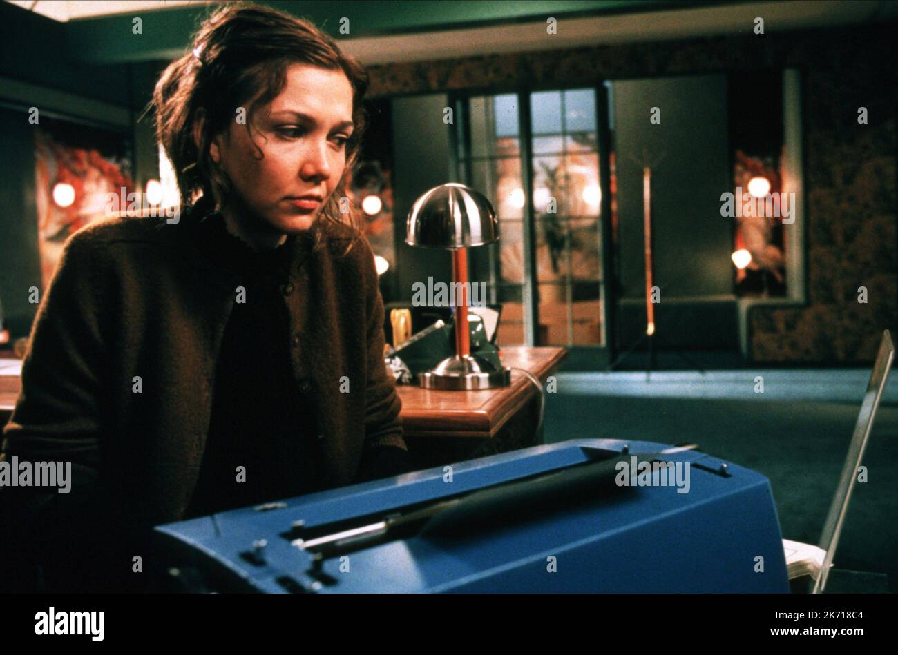 MAGGIE GYLLENHAAL, SECRETARY, 2002 Stock Photo - Alamy