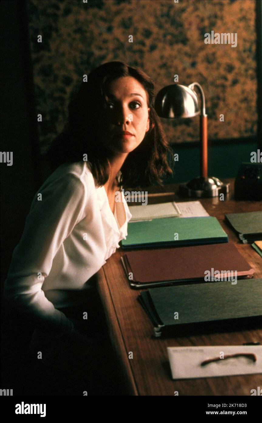 Secretary 2002 maggie gyllenhaal hi-res stock photography and images ...