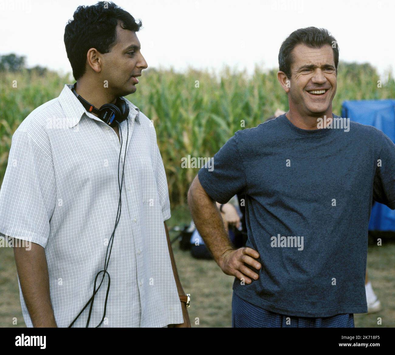 Night shyamalan mel gibson signs hi-res stock photography and images ...