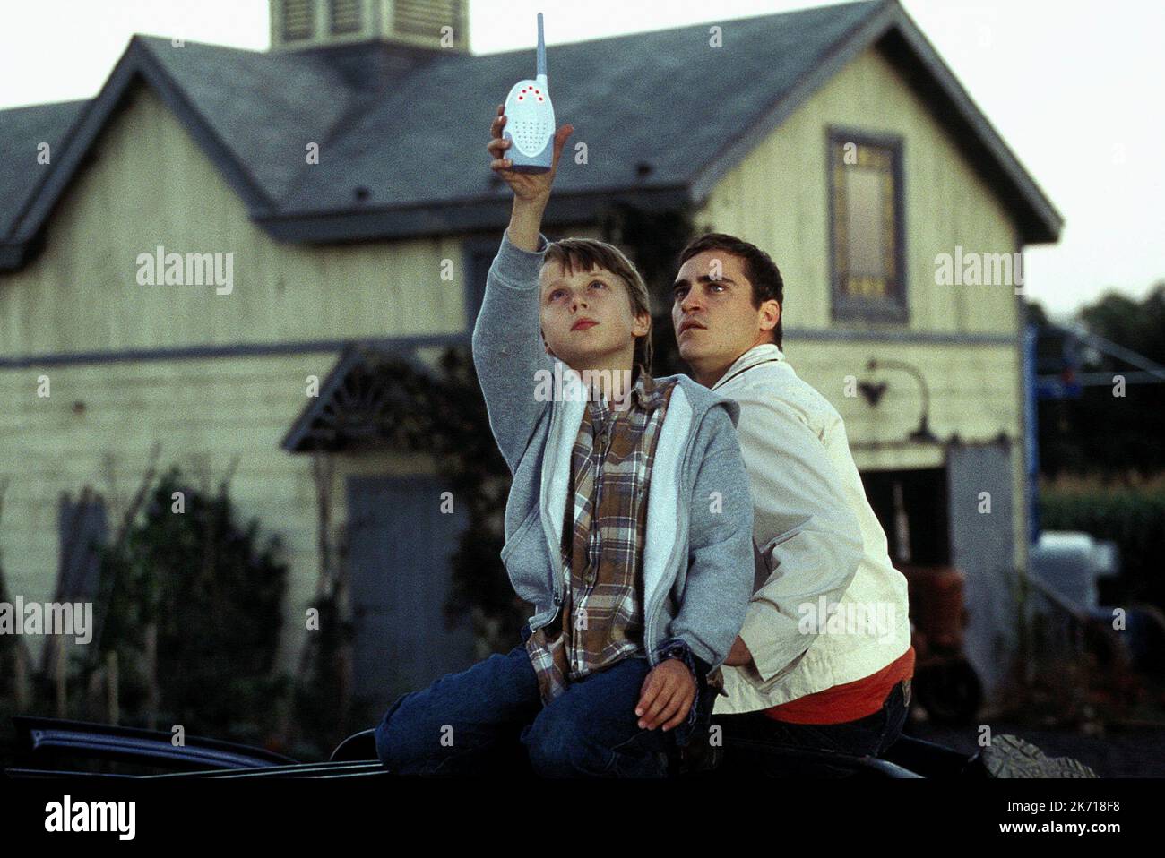 RORY CULKIN, JOAQUIN PHOENIX, SIGNS, 2002 Stock Photo - Alamy