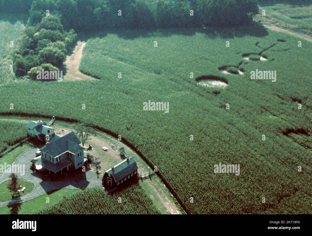 CROP CIRCLE NEAR FARM BUILDING, SIGNS, 2002 Stock Photo - Alamy CROP CIRCLE NEAR FARM BUILDING, SIGNS, 2002 Stock Photo - Alamy