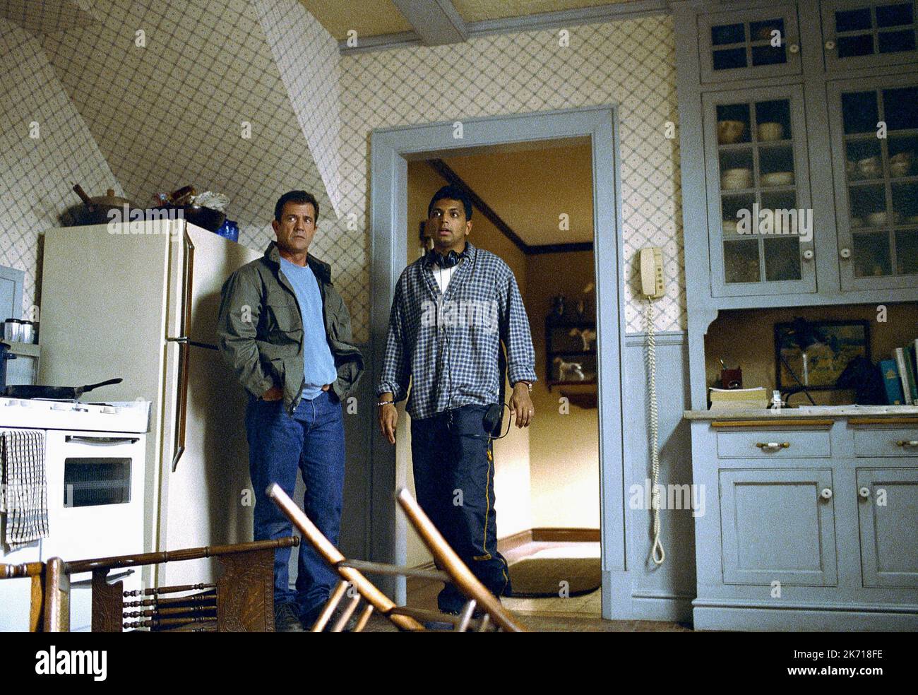 Night shyamalan mel gibson signs hi-res stock photography and images ...