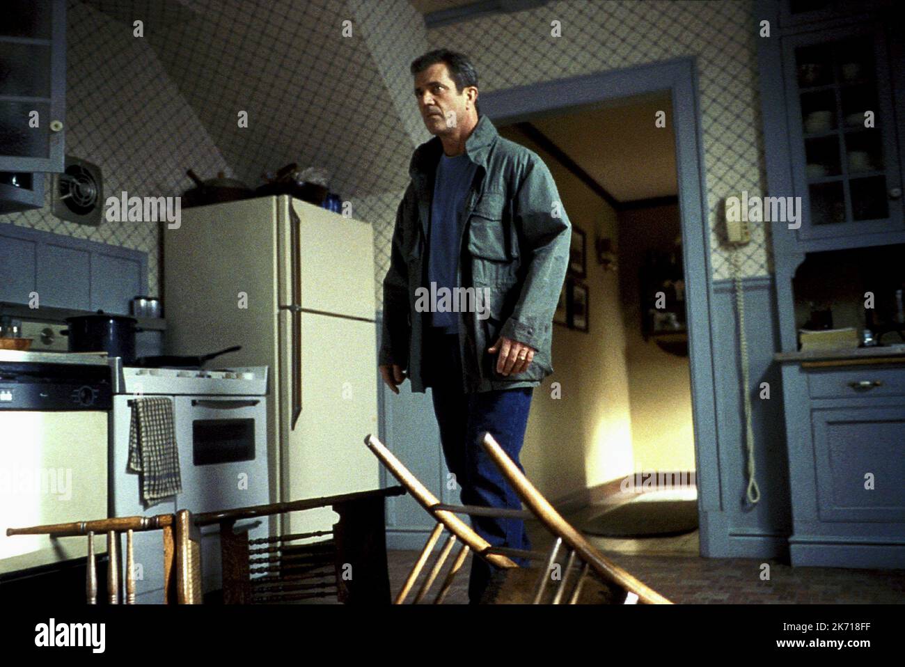 MEL GIBSON, SIGNS, 2002 Stock Photo - Alamy