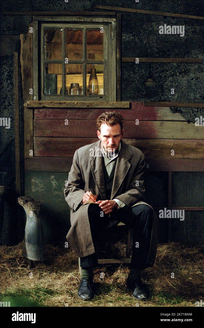 RALPH FIENNES, SPIDER, 2002 Stock Photo - Alamy