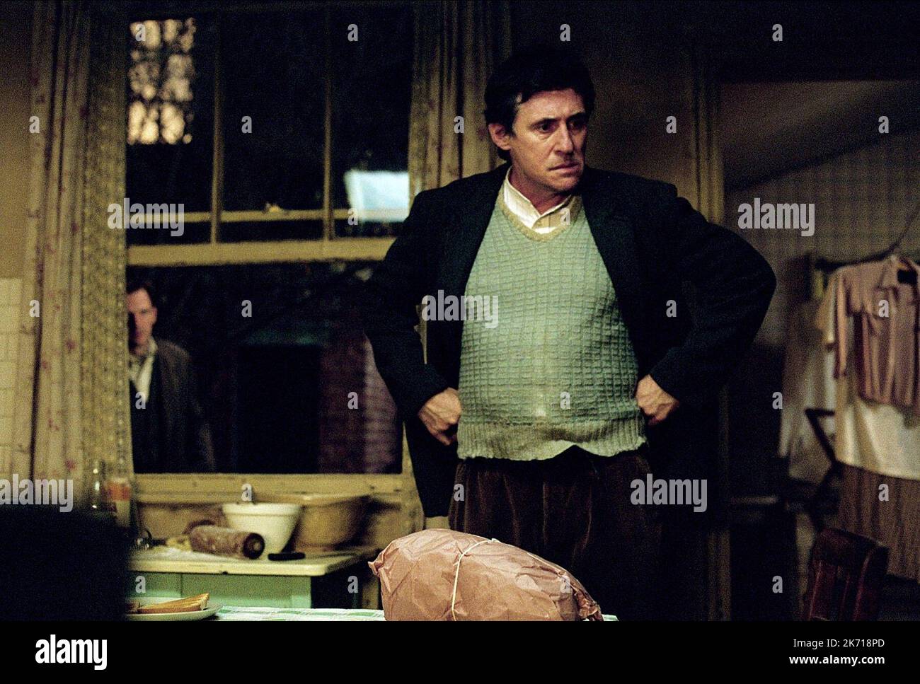 GABRIEL BYRNE, SPIDER, 2002 Stock Photo - Alamy