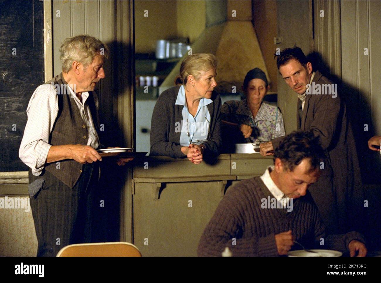 JOHN NEVILLE, LYNN REDGRAVE, RALPH FIENNES, SPIDER, 2002 Stock Photo ...