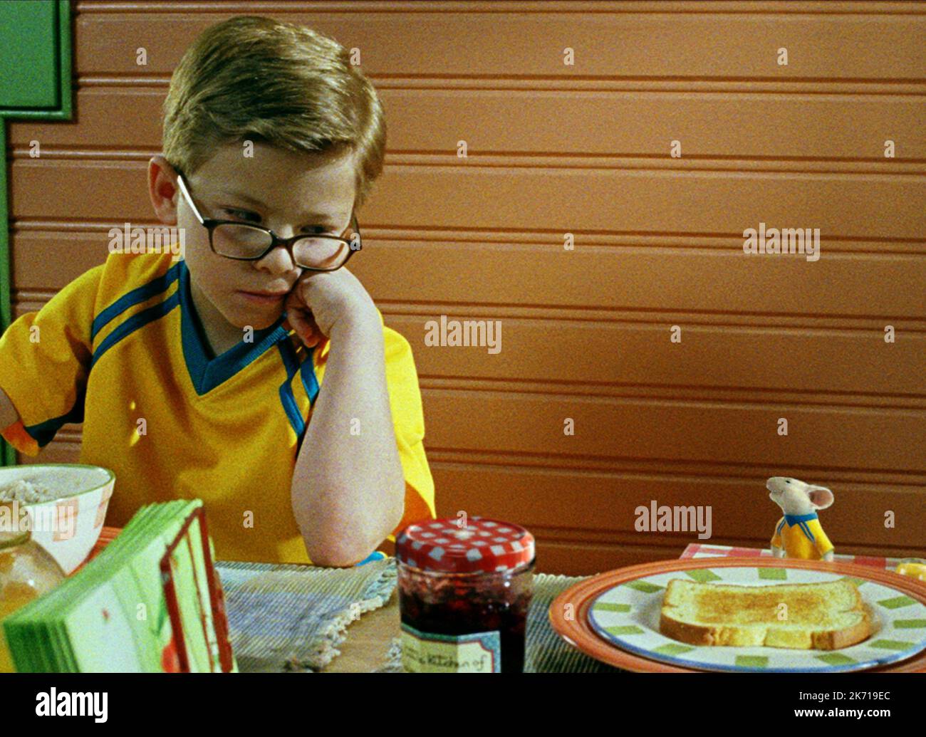 JONATHAN LIPNICKI, STUART, STUART LITTLE 2, 2002 Stock Photo - Alamy