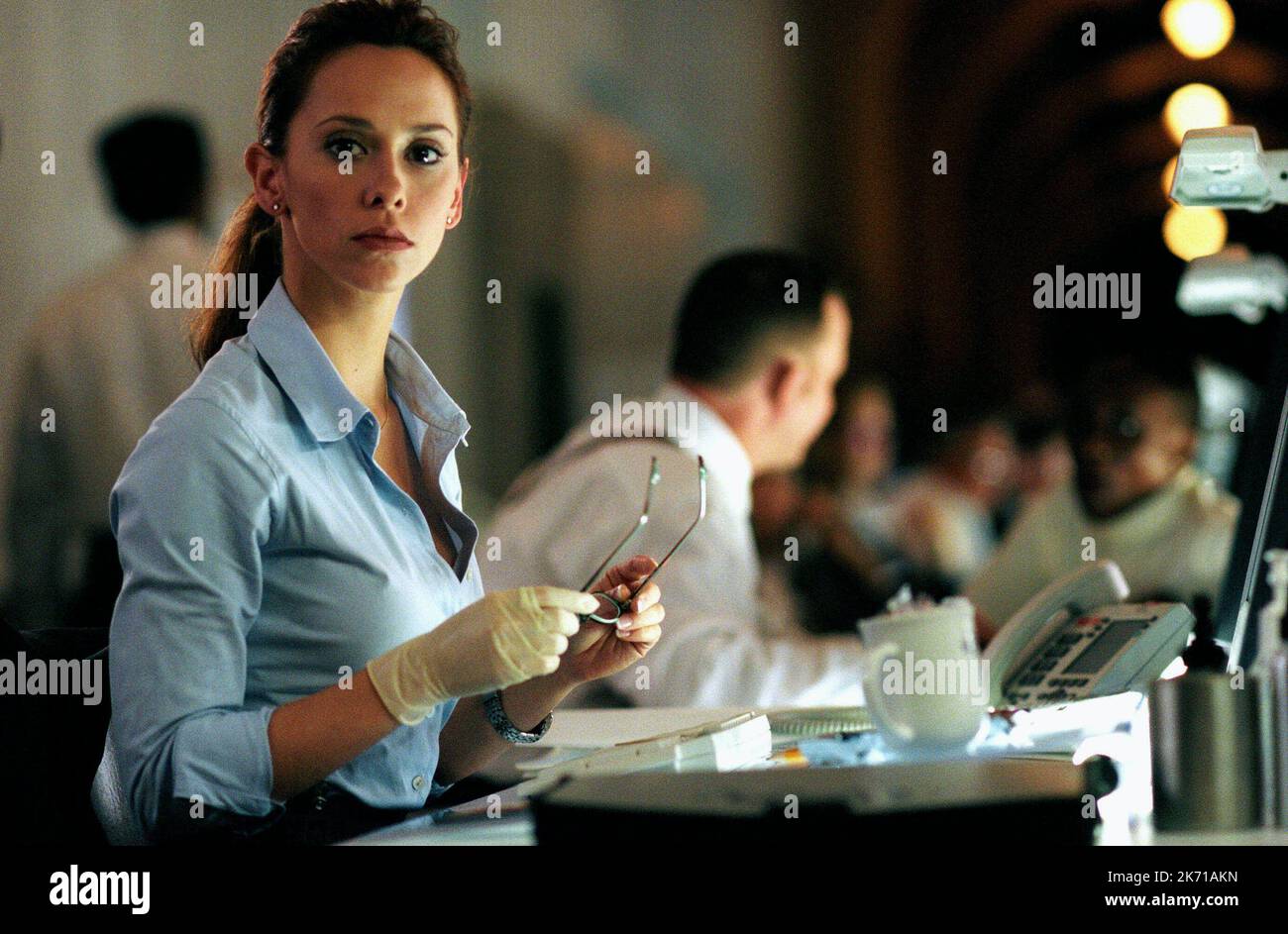 The tuxedo 2002 jennifer love hewitt hi-res stock photography and ...