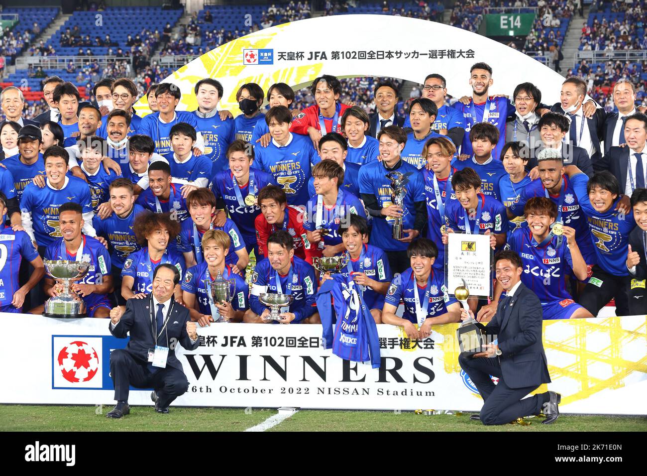 Kanagawa, Japan. 16th Oct, 2022. Ventforet Kofu team group (Ventforet) Football/Soccer : 102nd ...