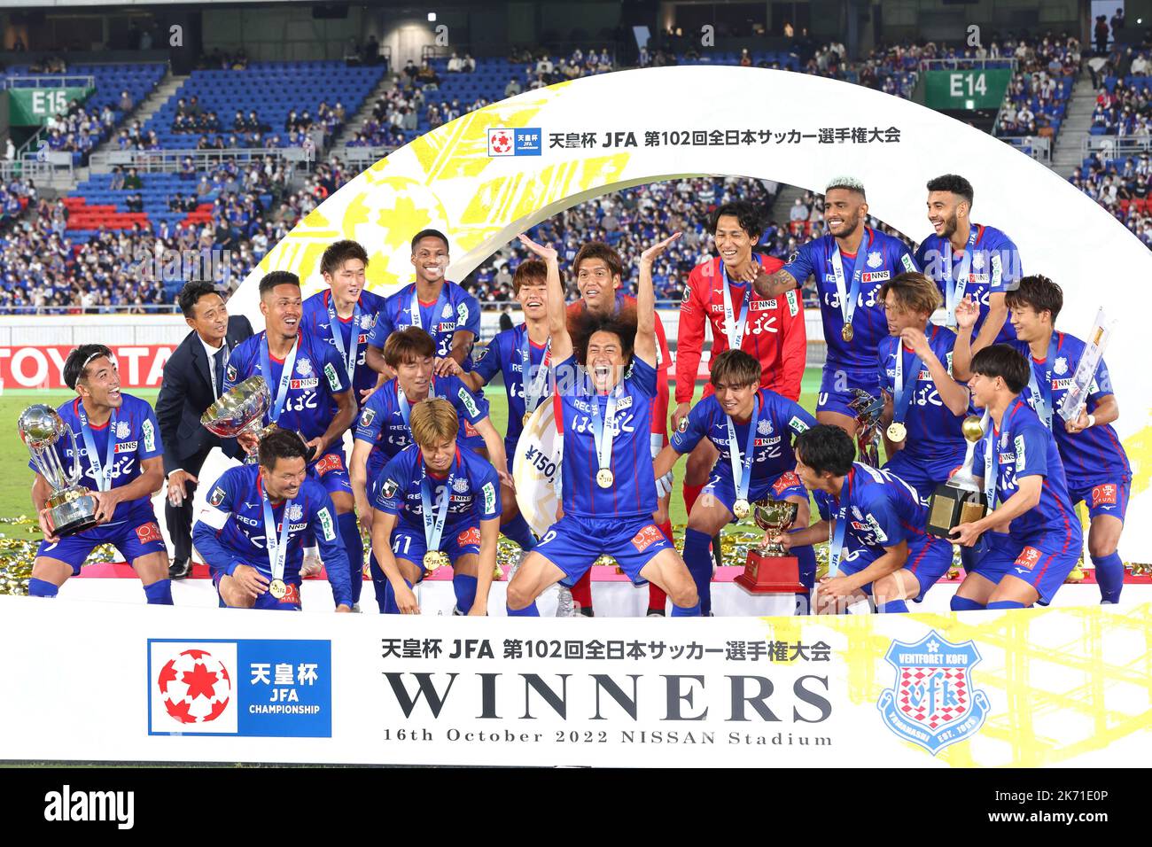 Kanagawa, Japan. 16th Oct, 2022. Ventforet Kofu team group (Ventforet) Football/Soccer : 102nd ...