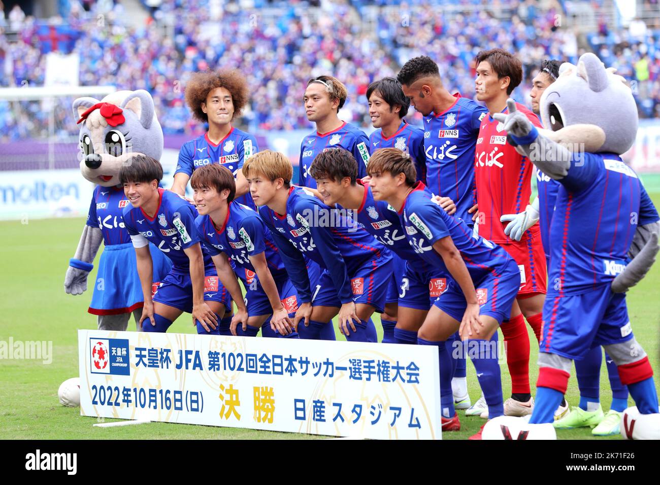Kanagawa, Japan. 16th Oct, 2022. Ventforet Kofu team group line-up (Ventforet) Football/Soccer ...