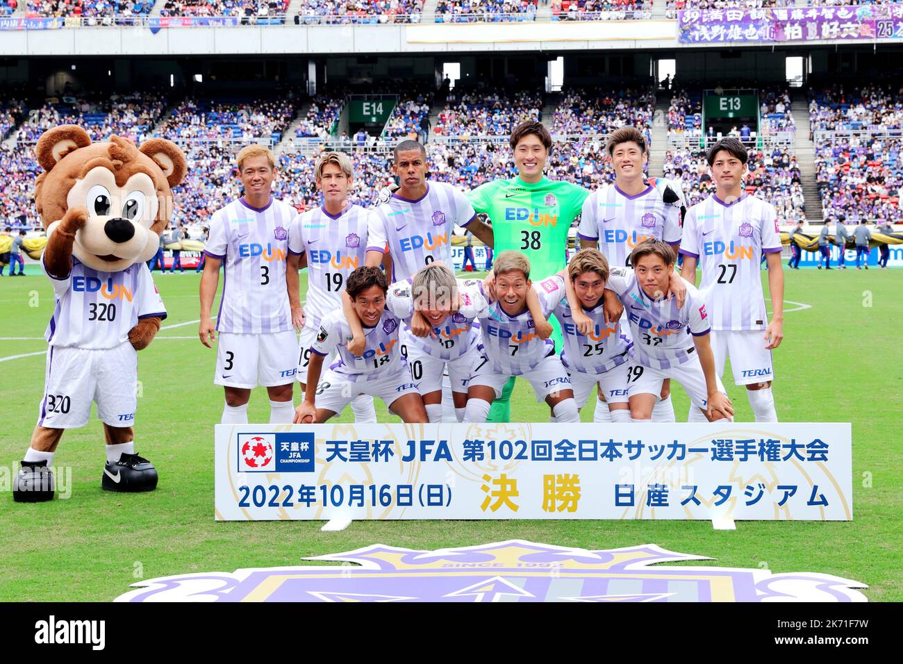 Kanagawa, Japan. 16th Oct, 2022. Sanfrecce Hiroshima team group line-up (Sanfrecce) Football ...