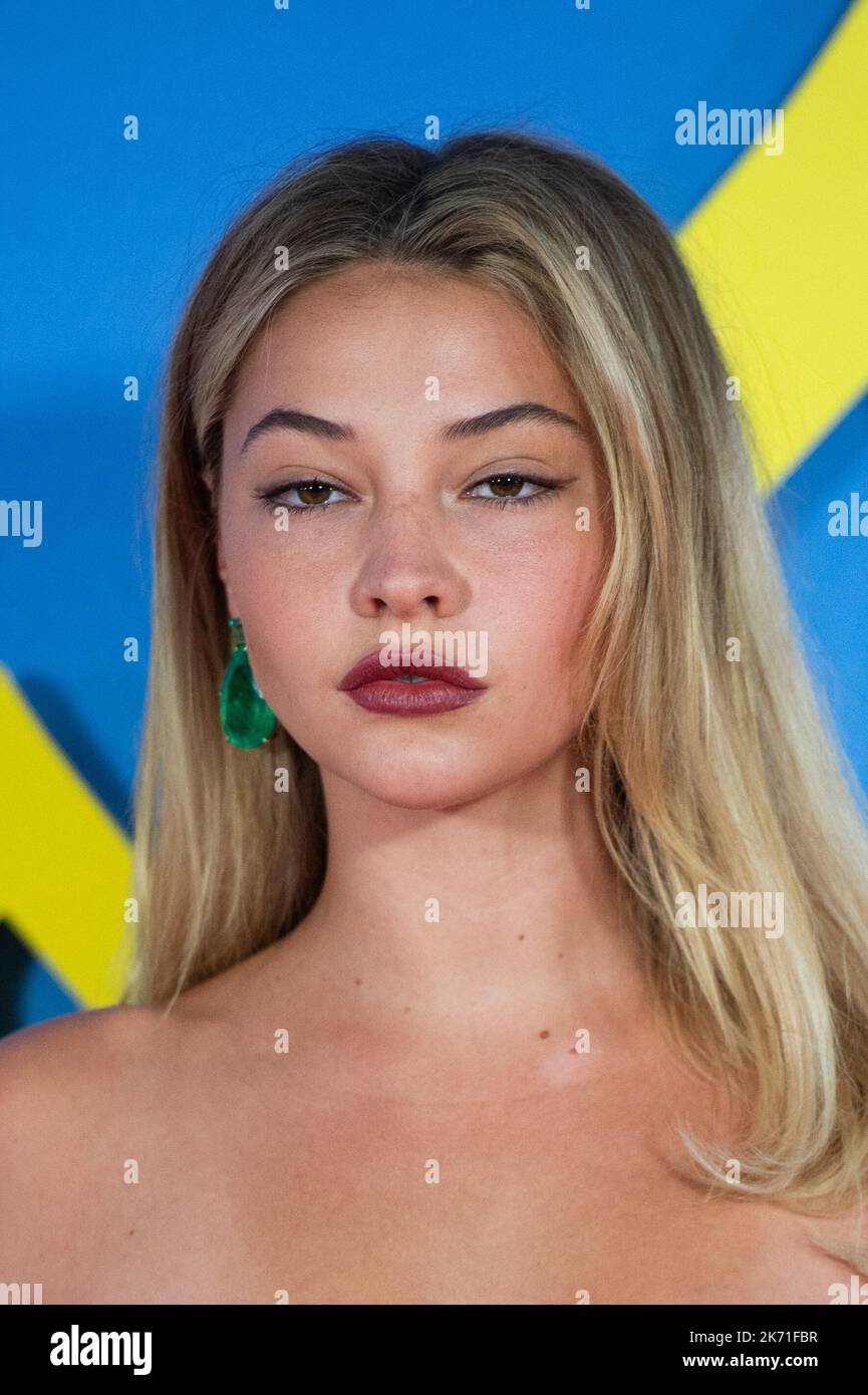 Madelyn Cline attending the Glass Onion: A Knives Out Mystery Premiere ...