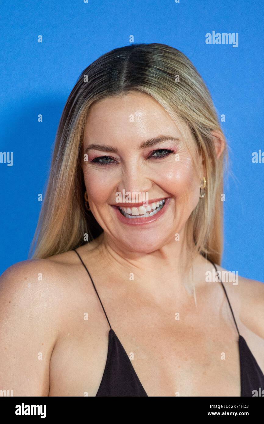 Kate Hudson attending the Glass Onion: A Knives Out Mystery Premiere as ...