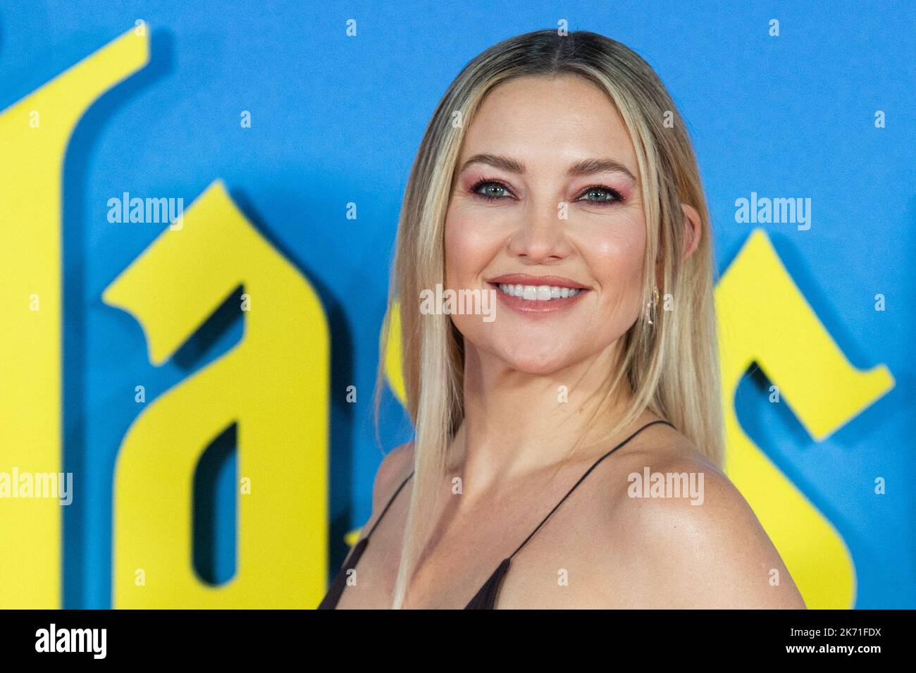 Kate Hudson attending the Glass Onion: A Knives Out Mystery Premiere as ...