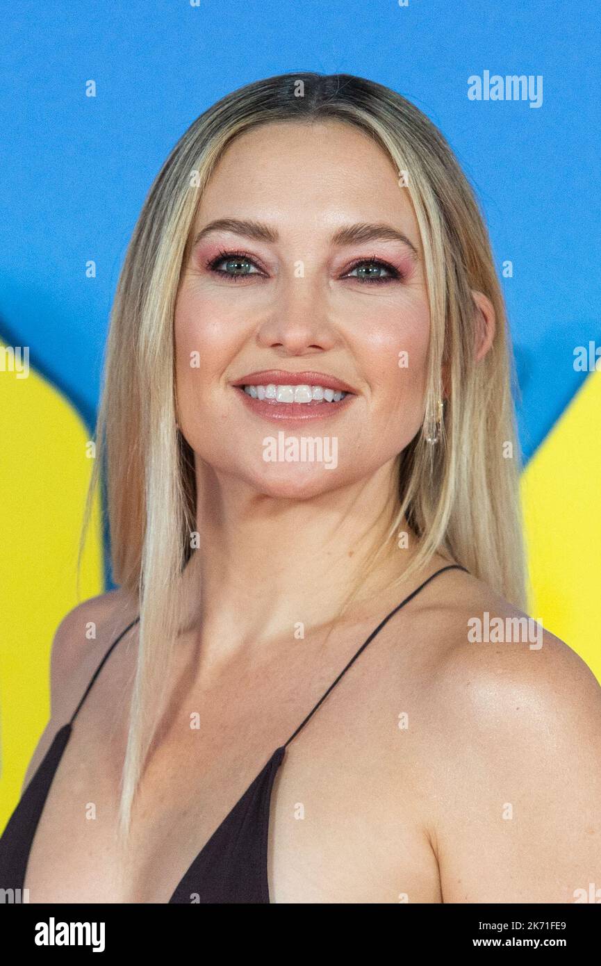 Kate Hudson attending the Glass Onion: A Knives Out Mystery Premiere as ...