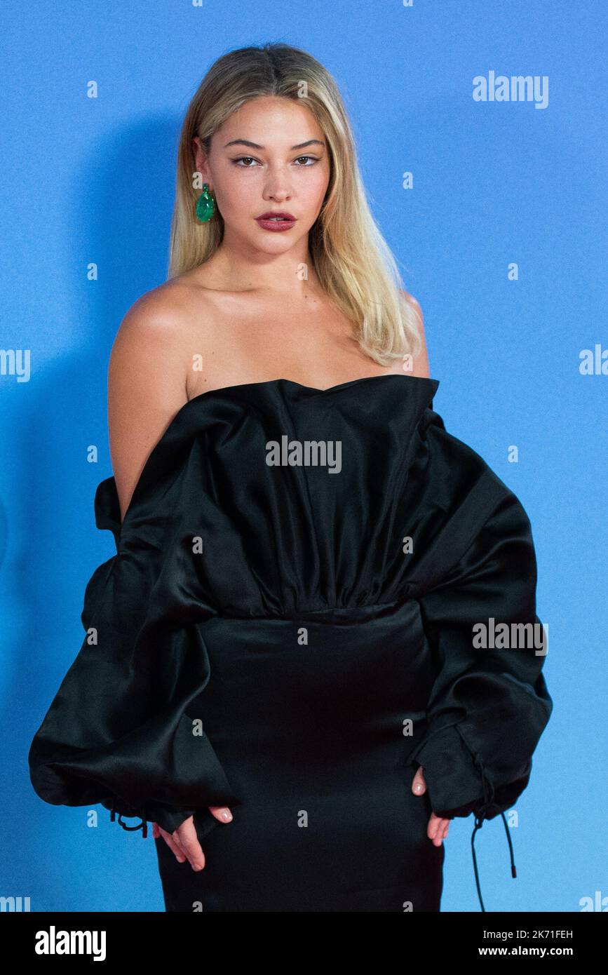 Madelyn Cline attending the Glass Onion: A Knives Out Mystery Premiere ...