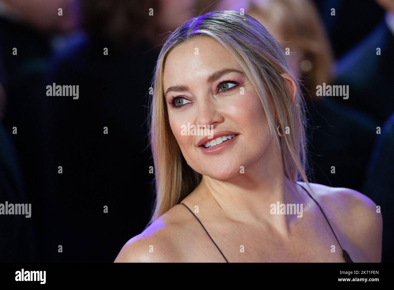 Kate Hudson attending the Glass Onion: A Knives Out Mystery Premiere as ...
