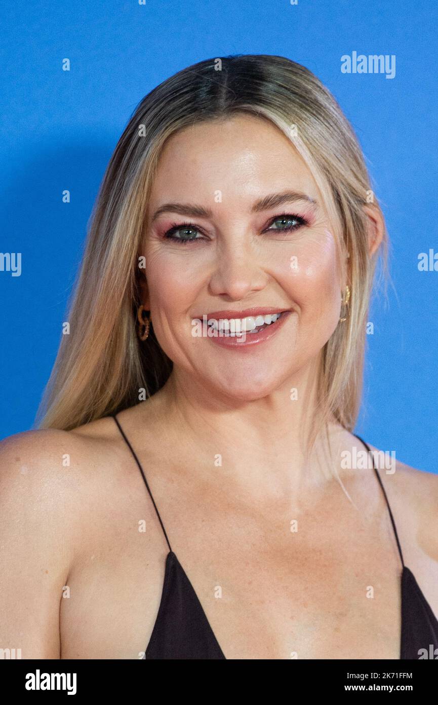Kate Hudson attending the Glass Onion: A Knives Out Mystery Premiere as ...