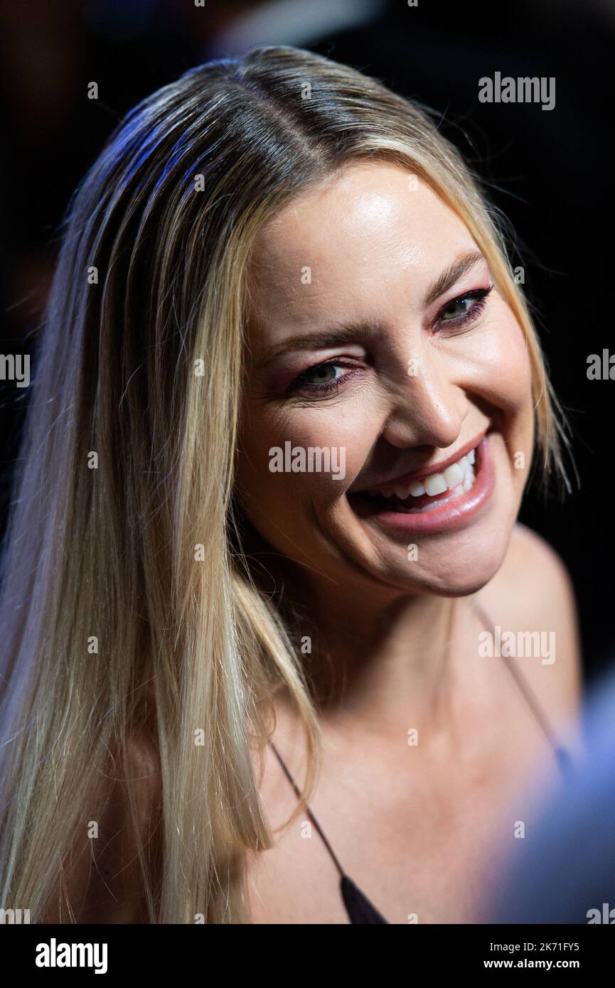 Kate Hudson attending the Glass Onion: A Knives Out Mystery Premiere as ...