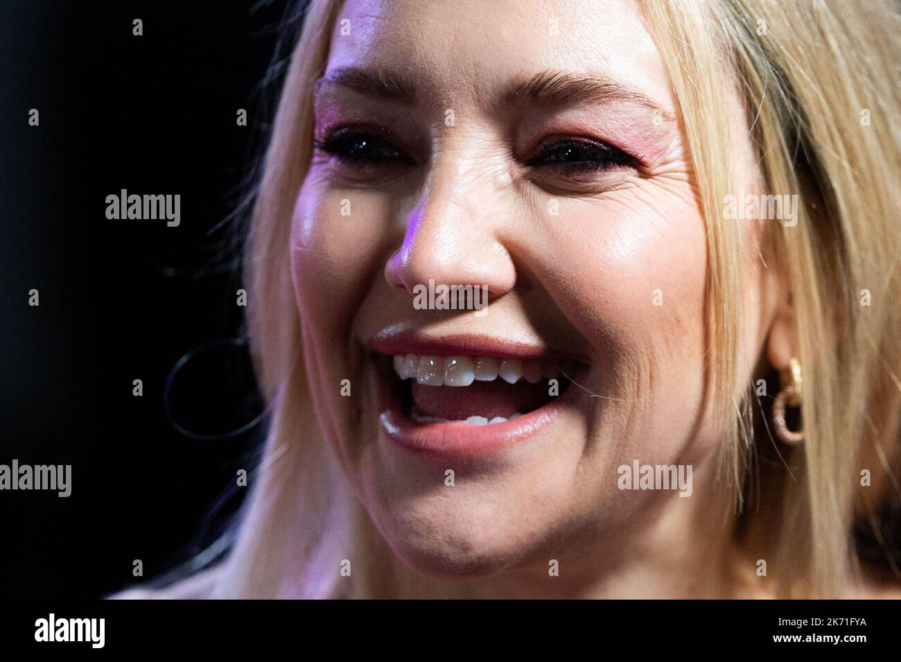 Kate Hudson attending the Glass Onion: A Knives Out Mystery Premiere as ...