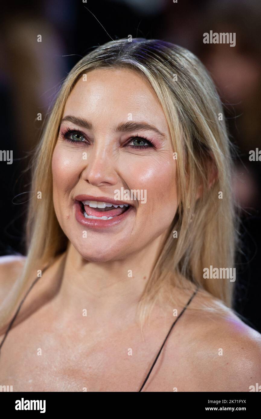 Kate Hudson attending the Glass Onion: A Knives Out Mystery Premiere as ...