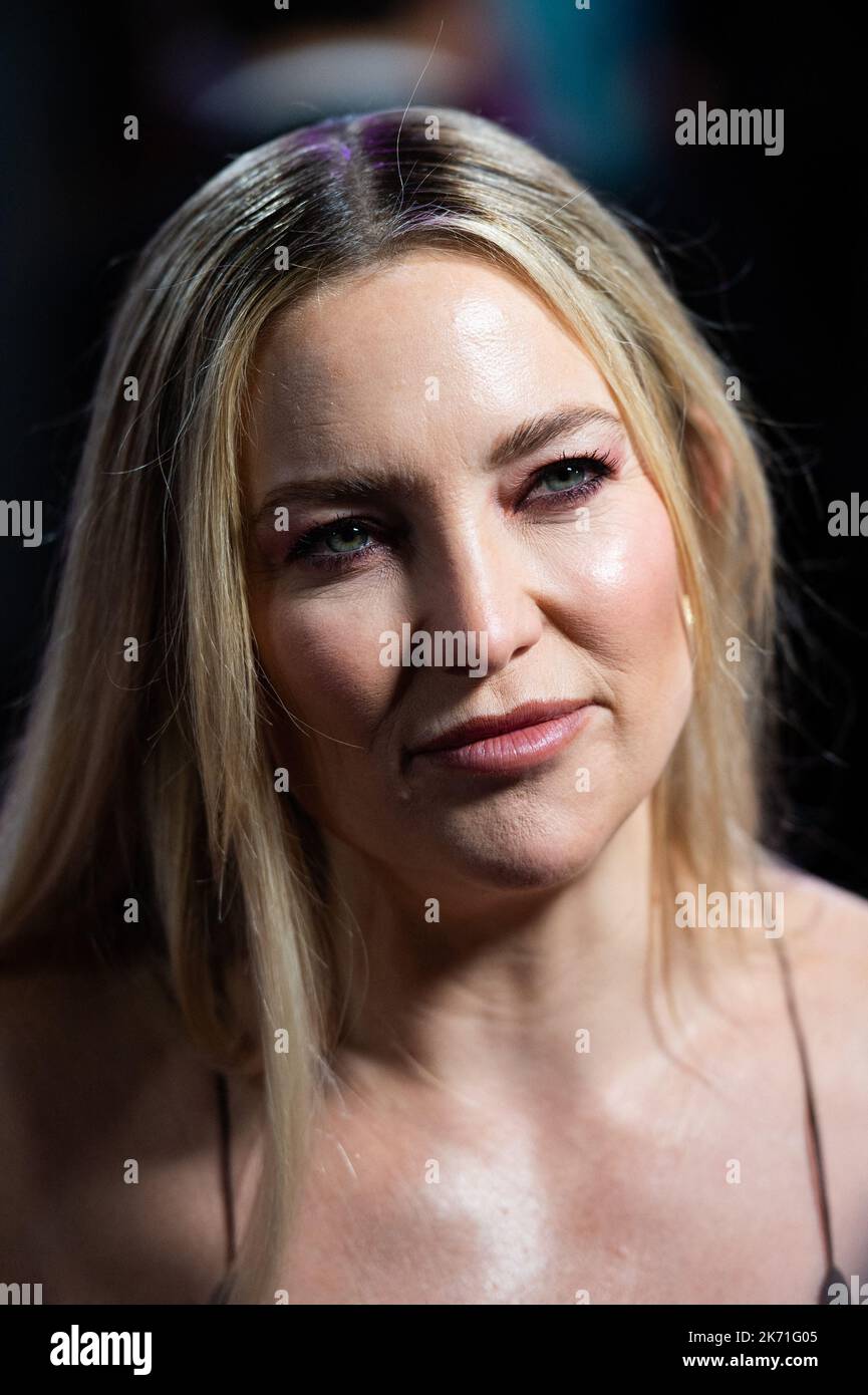 Kate Hudson attending the Glass Onion: A Knives Out Mystery Premiere as ...