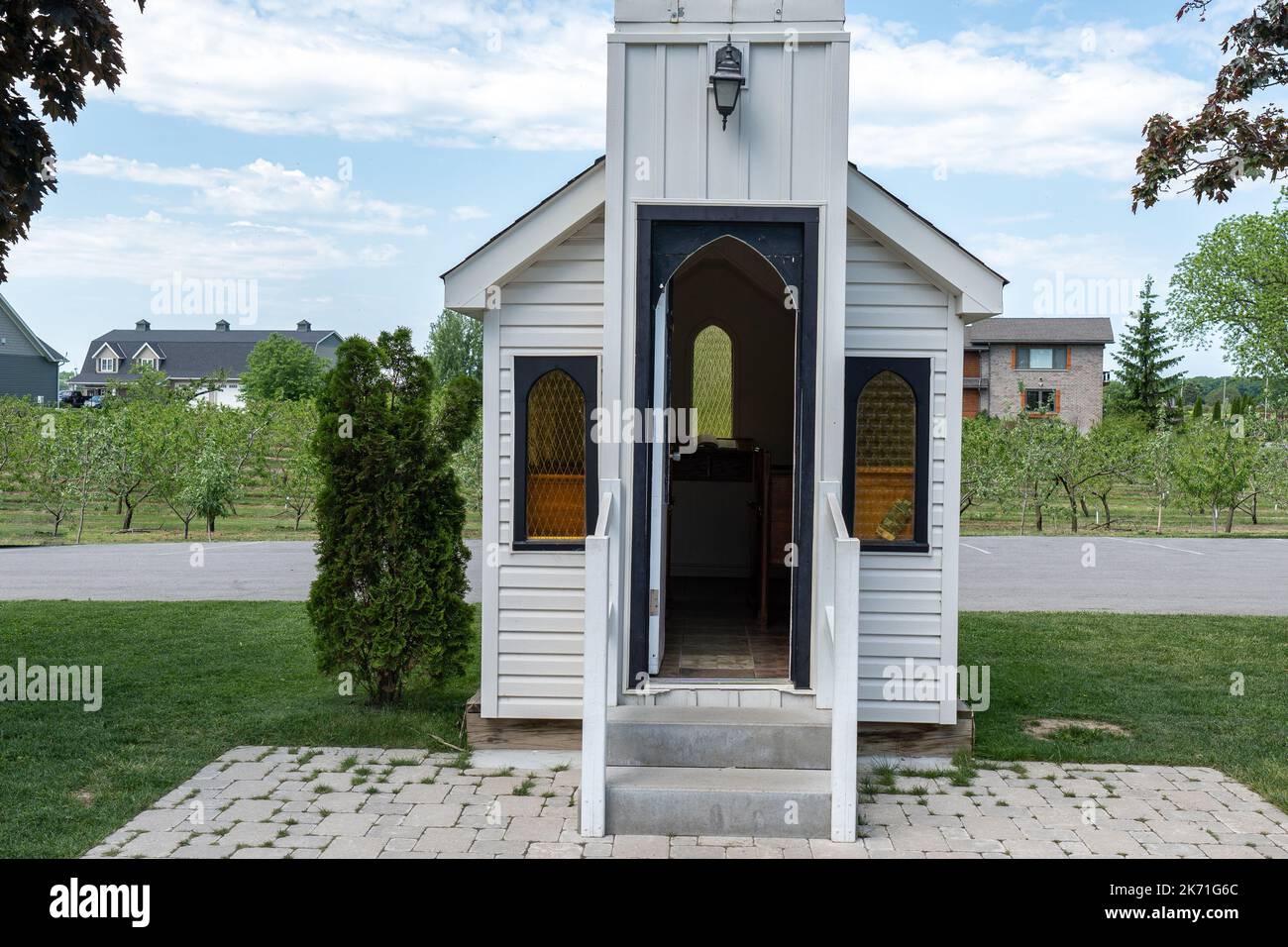 Open house of worship hi-res stock photography and images - Alamy