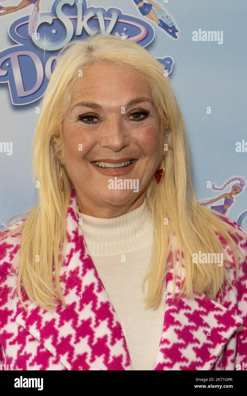 London, UK. 15th Oct, 2022. Vanessa Feltz attends the Sky Dancers toy ...