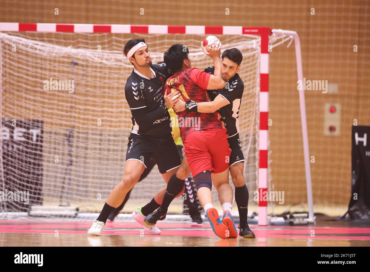 Sumida City Gymnasium, Tokyo, Japan. 16th Oct, 2022. (L-R) Adam Yuki ...