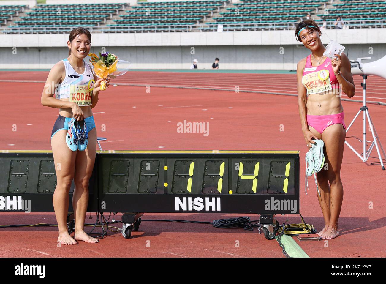 Ishin Me-Life Stadium, Yamaguchi, Japan. 16th Oct, 2022. (L-R) Mei Kodama, Arisa Kimishima ...