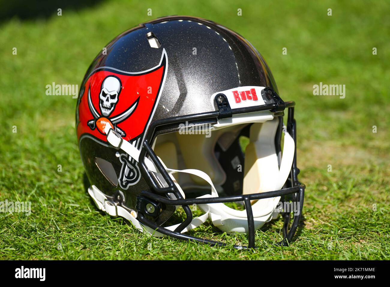 Buccaneers Helmet 2022
