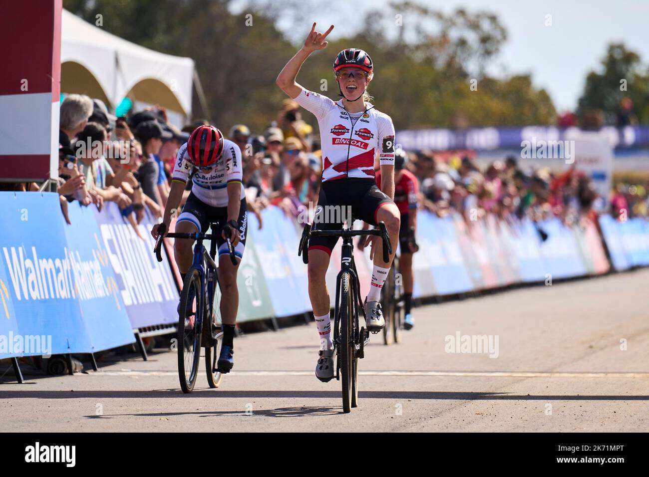 Dutch Fem Van Empel (C) celebrates as she wins ahead of Dutch Lucinda ...