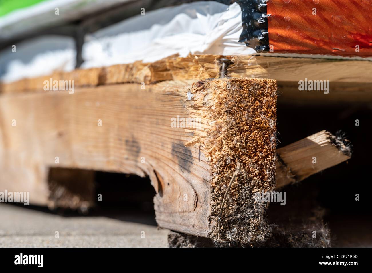 Broken wooden pallet hi-res stock photography and images - Alamy