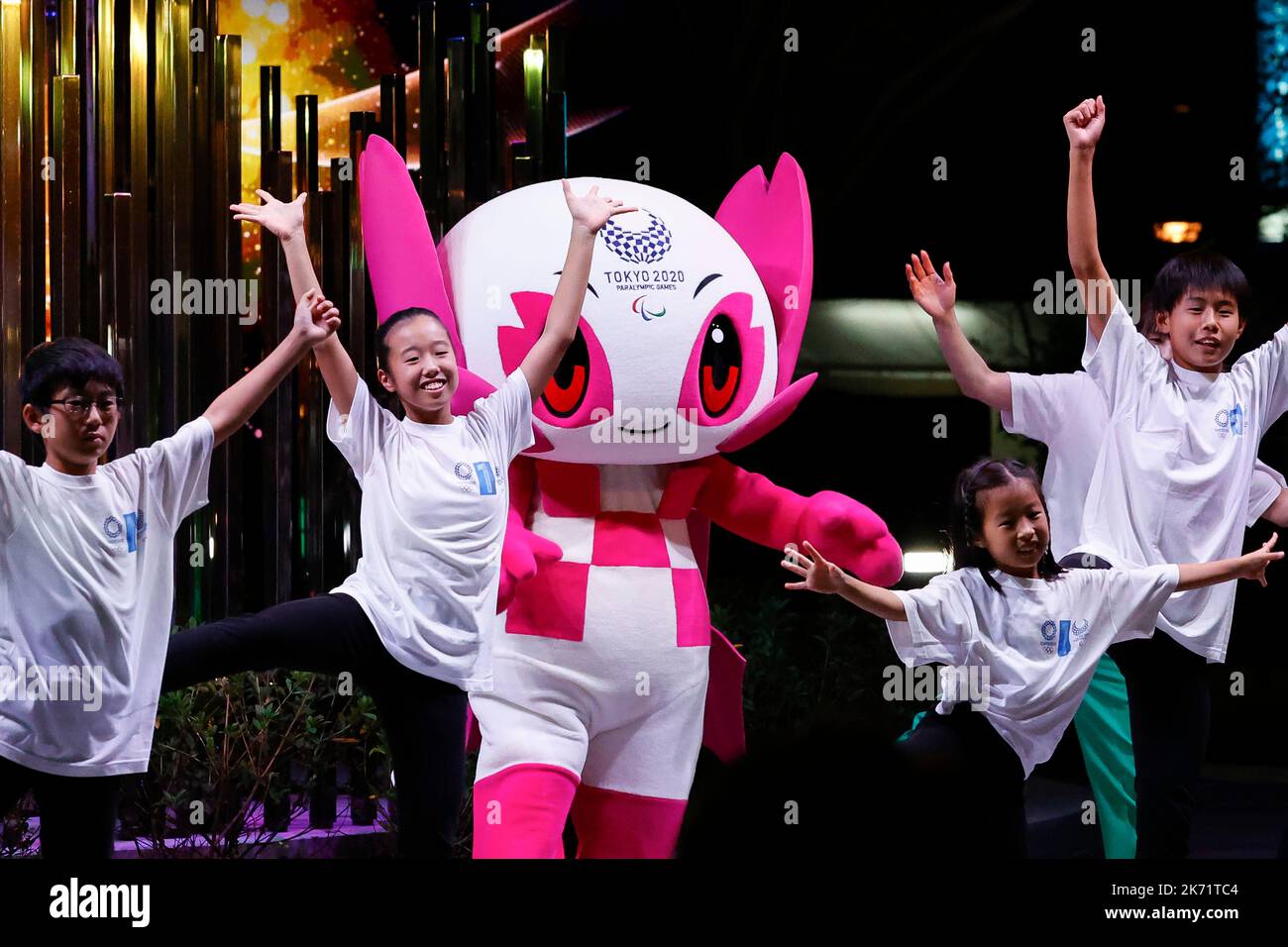 Tokyo, Japan. 15th Oct, 2022. Children and Paralympics mascot perform ...