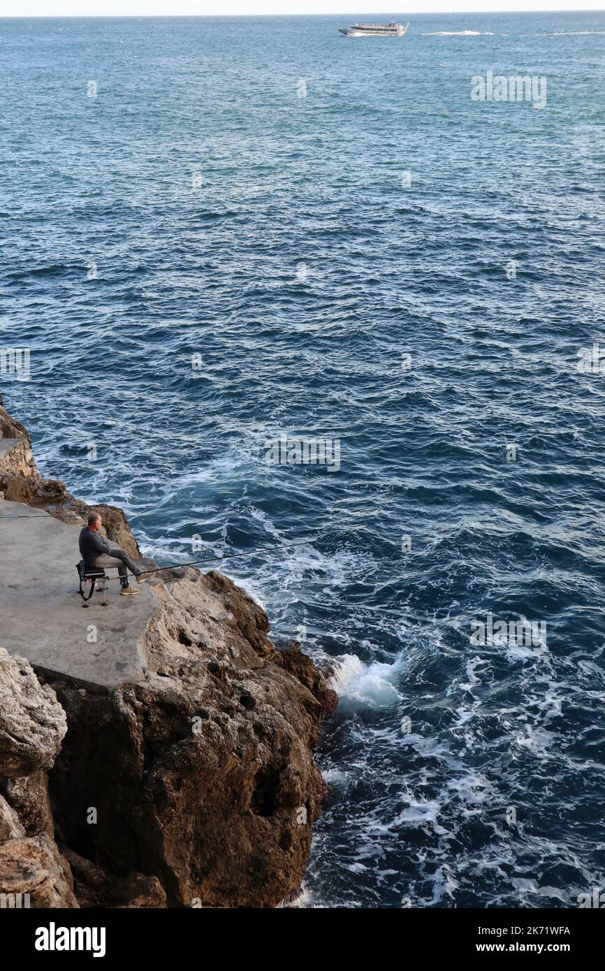 Pescatore solitario hi-res stock photography and images - Alamy
