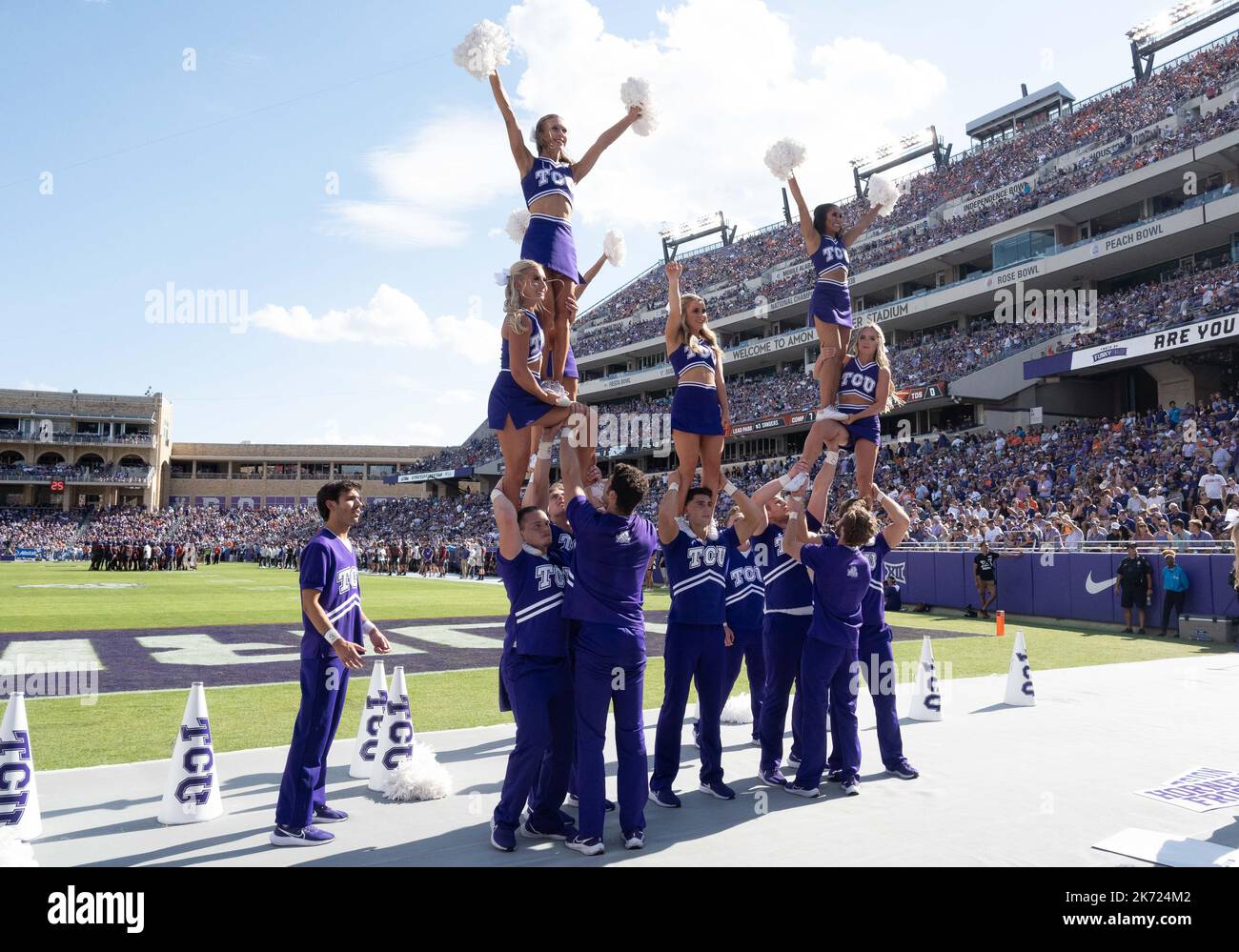 Fort Worth, Texas, USA. 15th Oct, 2022. TCU Horned Frogs cheerleaders perform during 2nd half ...