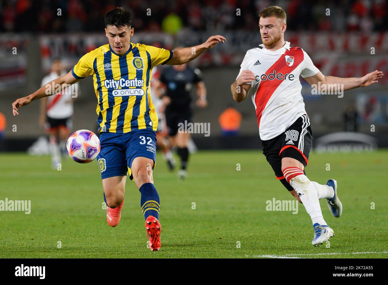 Lucas Beltran (R) of River Plate and Facundo Almada (L) of Rosario ...