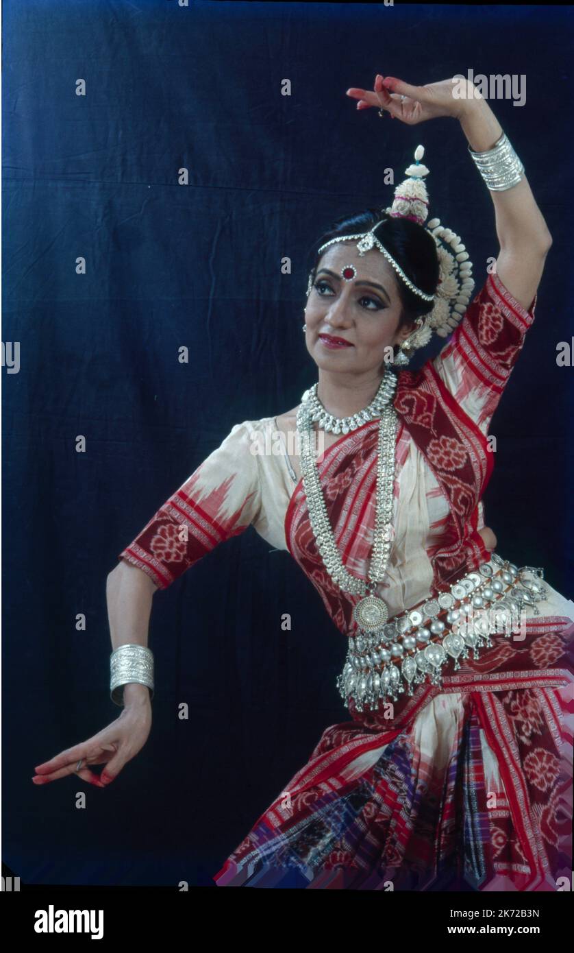 Dancing poses indian classical dance hi-res stock photography and ...